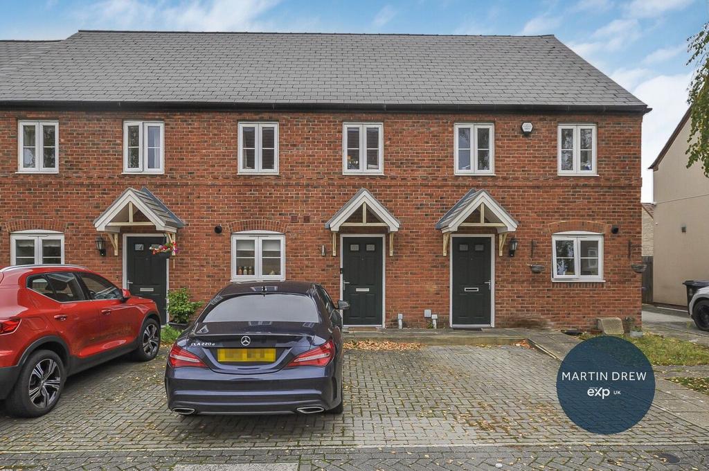 Catterick Road, Bicester OX26 2 bed terraced house - £186,000