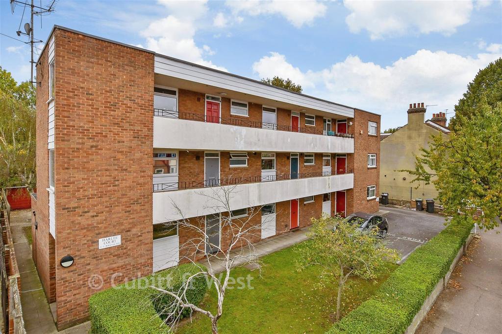 Royston Road, London 1 bed flat - £200,000