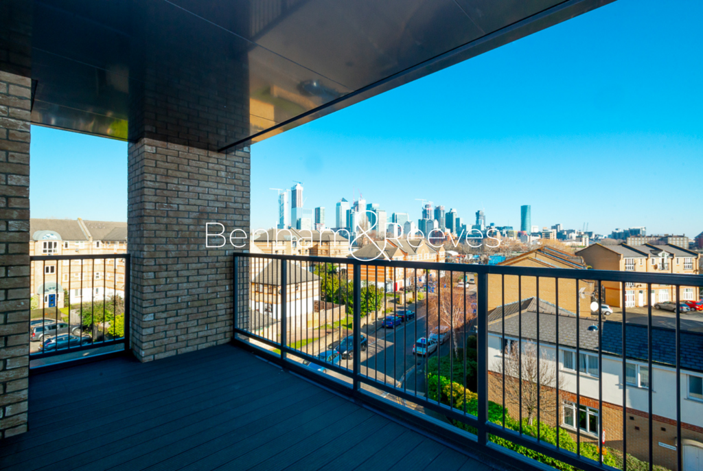 Plough Way, London SE16 2 bed apartment - £2,700 pcm (£623 pw)