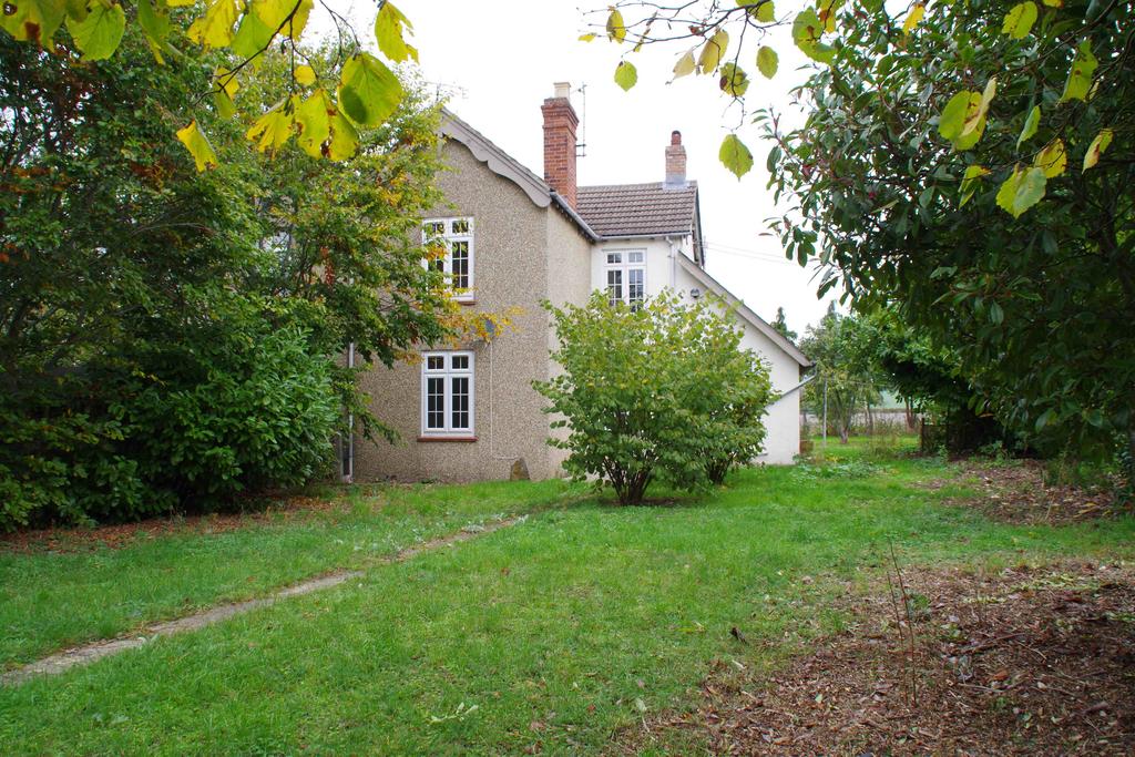 Little Stoke 3 bed semi-detached house - £1,600 pcm (£369 pw)