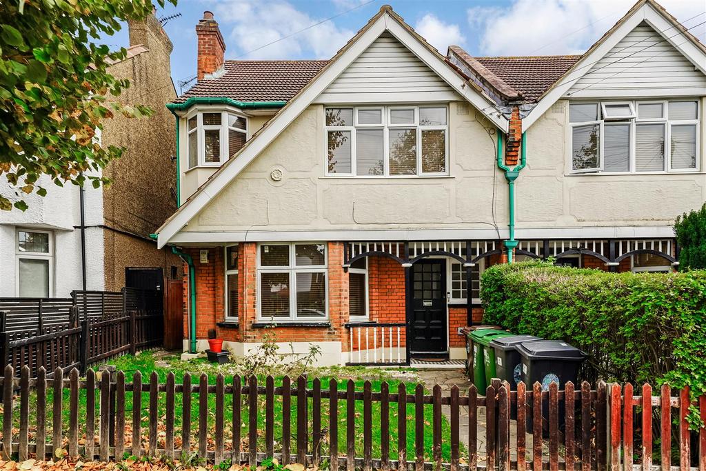 Douglas Road, London E4 2 bed apartment - £425,000