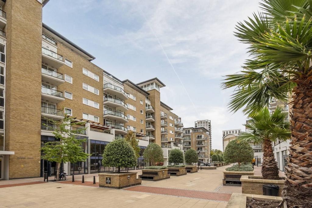Smugglers Way, Wandsworth, London, SW18 1 bed flat for sale - £325,000