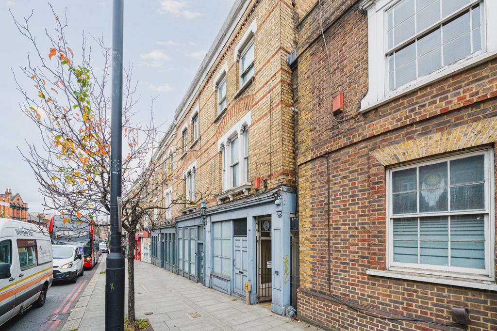 West Hill, London Studio - £1,950 pcm (£450 pw)