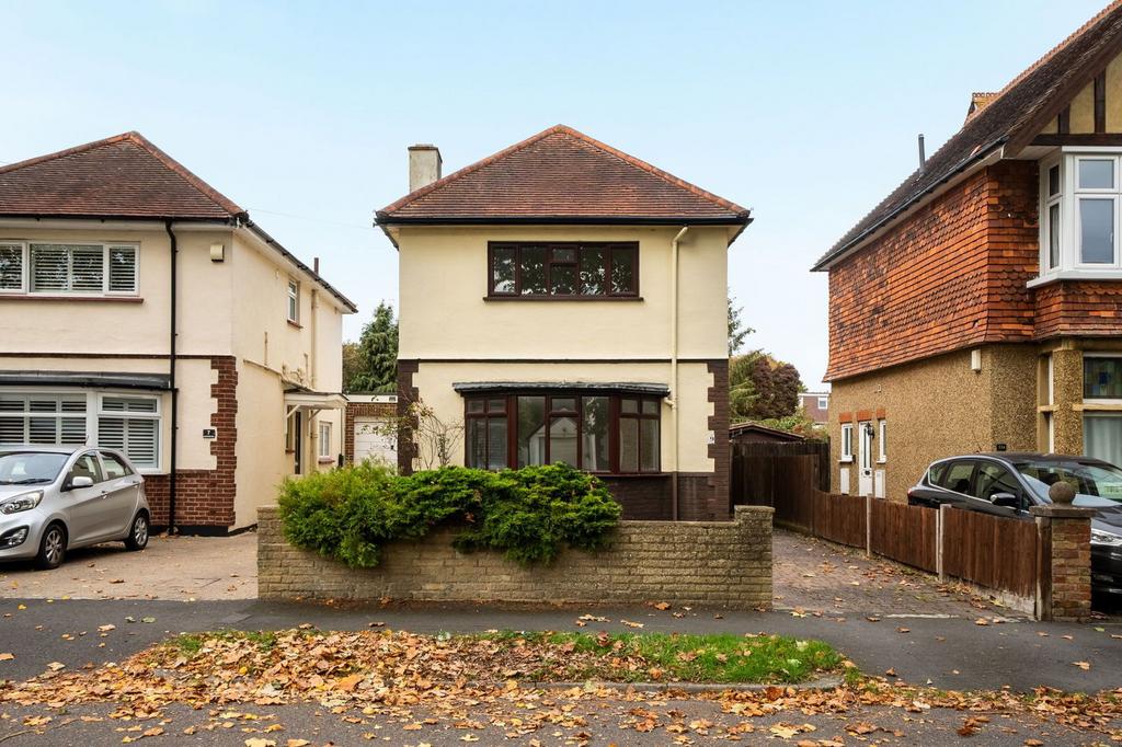 Chesterfield Road, Epsom KT19 3 bed detached house - £600,000