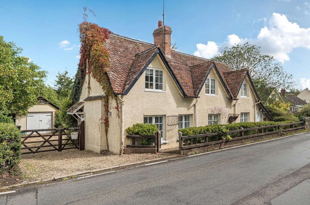 Battleton, Dulverton, Somerset, TA22 3 bed detached house - £450,000