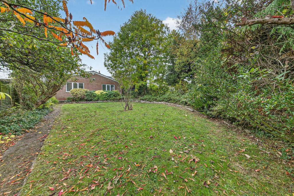 Pipers Hill Road, Kettering NN15 2 bed detached bungalow for sale - £ ...
