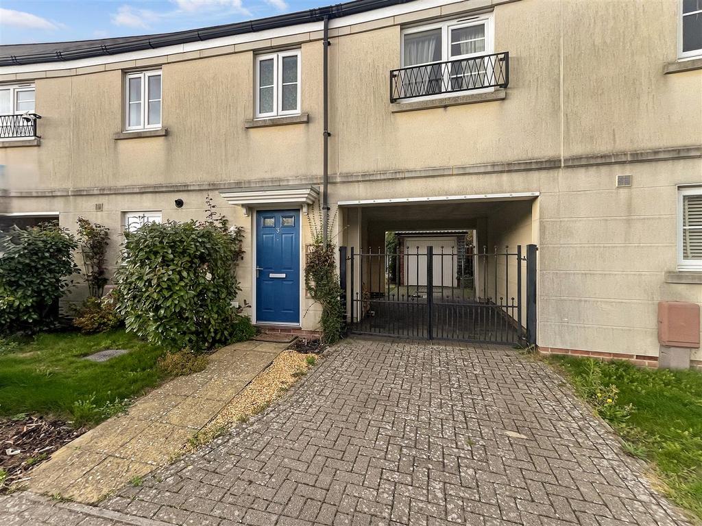 Alding Crescent, Bognor Regis 3 bed terraced house - £300,000