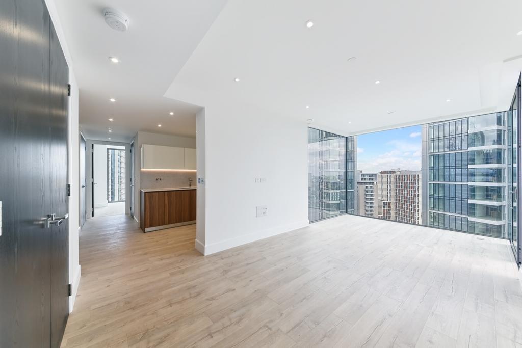 Piazza Walk, Goodman' S Fields... 1 bed flat - £3,103 pcm (£716 pw)