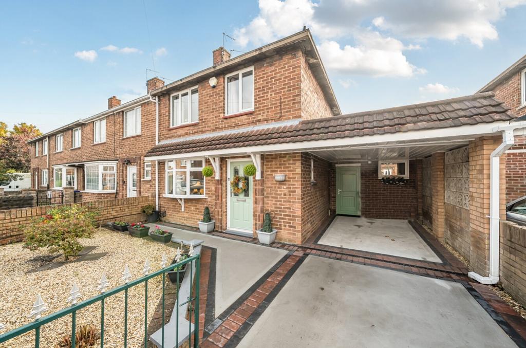 Eastern Inway, Grimsby... 3 bed end of terrace house - £150,000