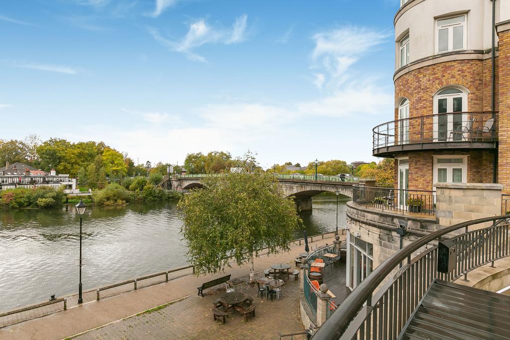 Clarence Street, Staines-upon-Thames... 2 bed apartment for sale - £425,000