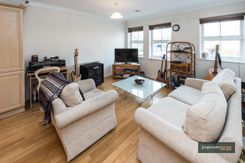 Aspen Court, Horn Lane, London, W3 1 bed flat to rent - £1,495 pcm (£ ...