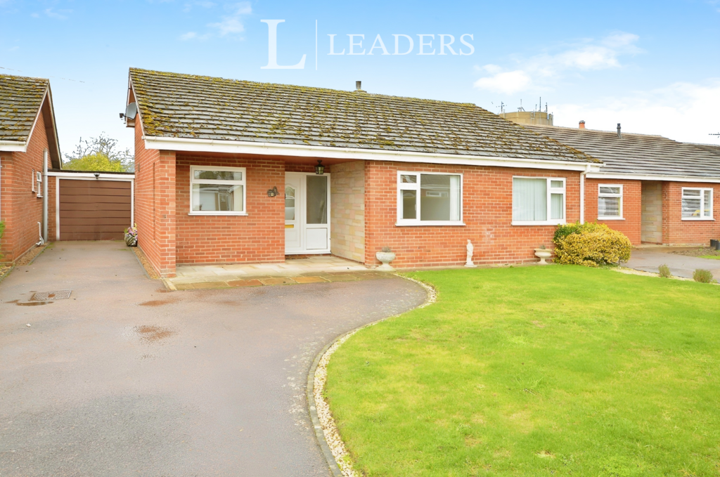 Melton Court, Hethersett, Norwich, NR9 4 bed bungalow to rent - £1,350 ...
