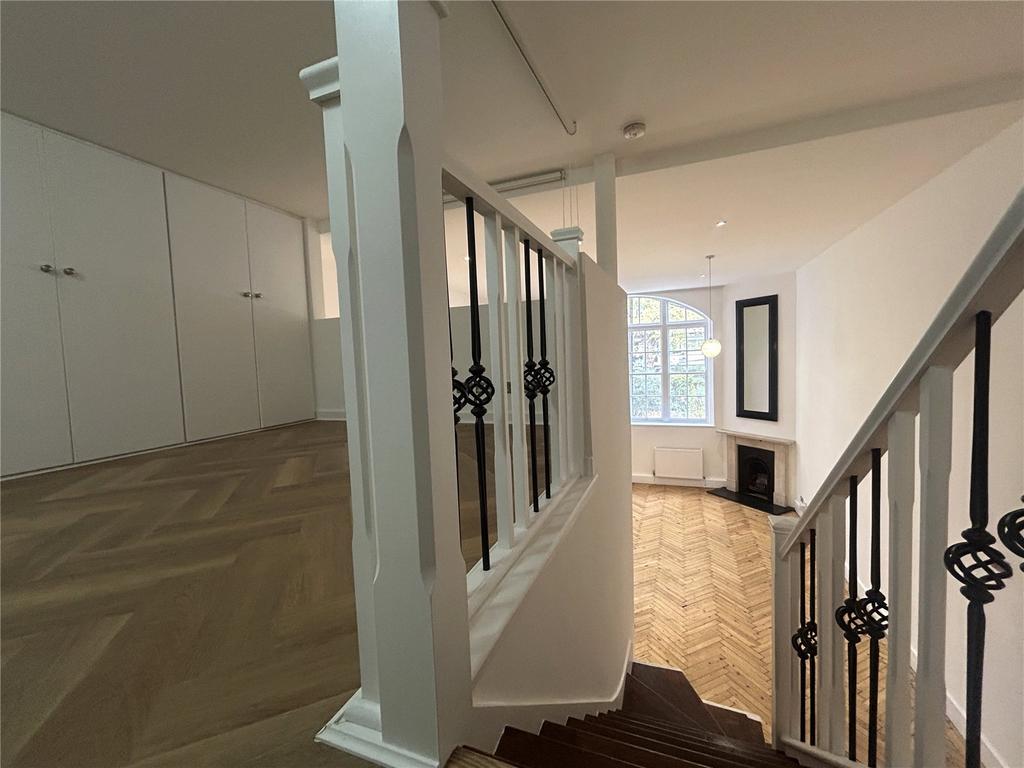 Chequer Street, London, EC1Y 2 bed apartment - £3,500 pcm (£808 pw)