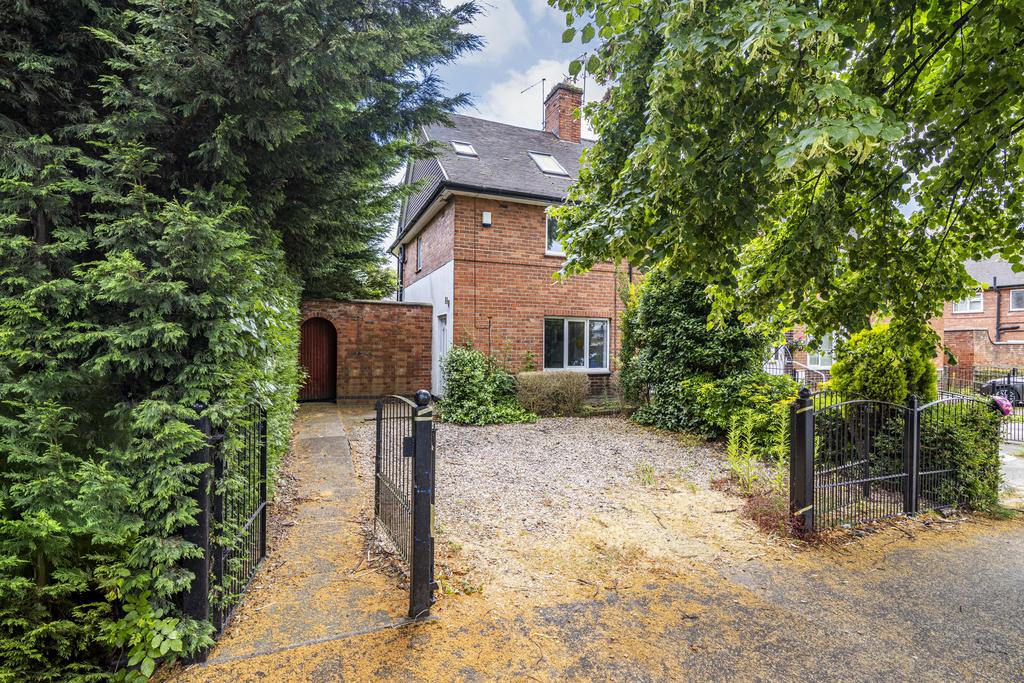 Abbey Bridge, Nottingham NG7 4 bed end of terrace house - £2,833 pcm (£ ...