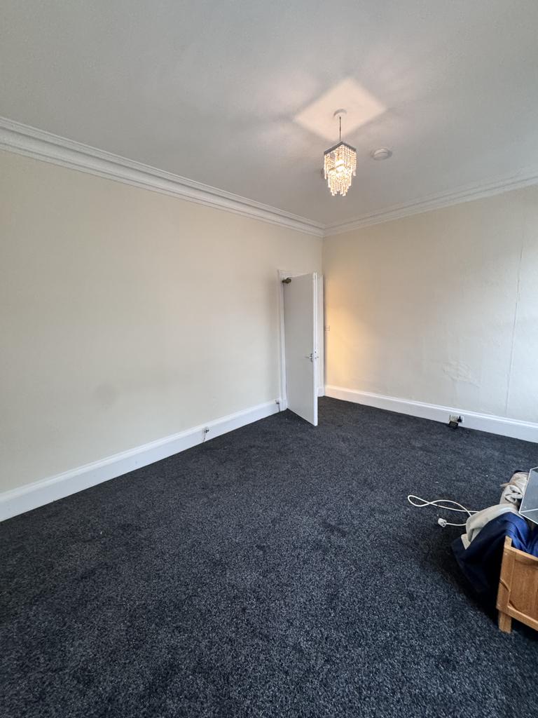 Channel Street, Galashiels TD1 3 bed flat to rent - £650 pcm (£150 pw)