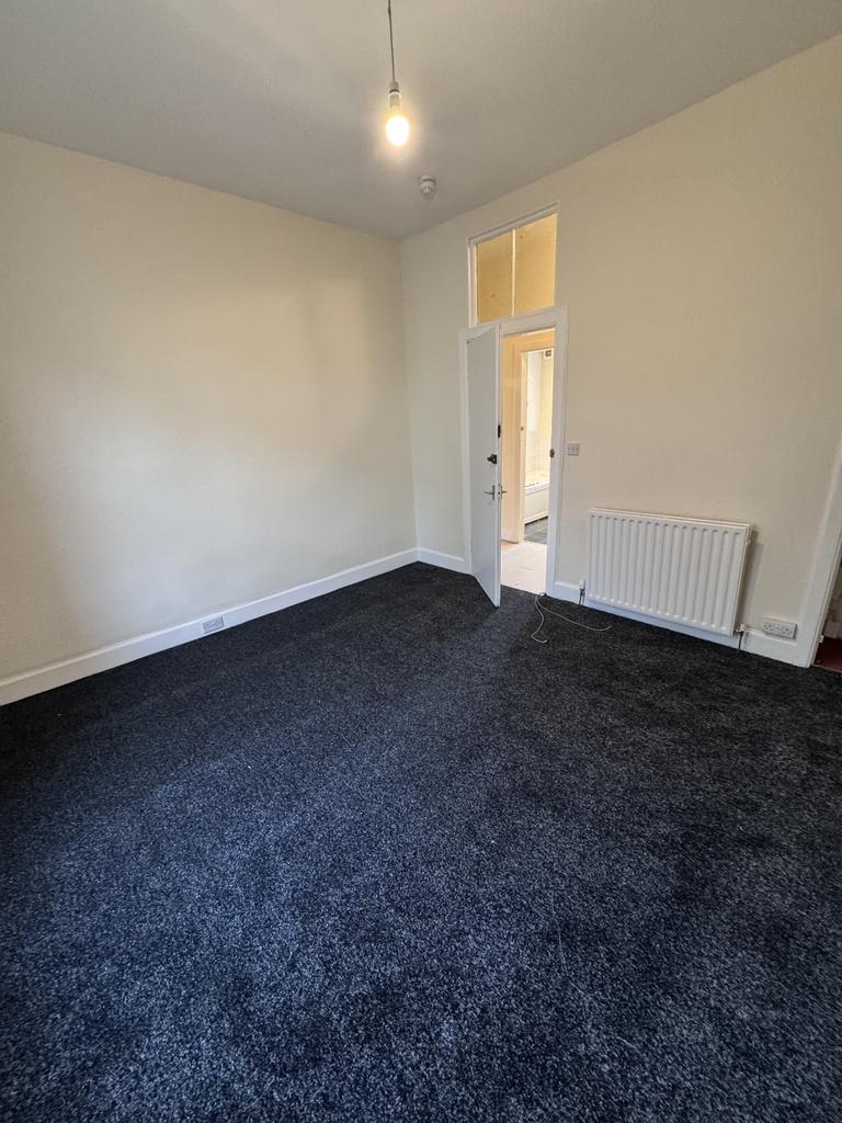 Channel Street, Galashiels TD1 3 bed flat to rent - £650 pcm (£150 pw)