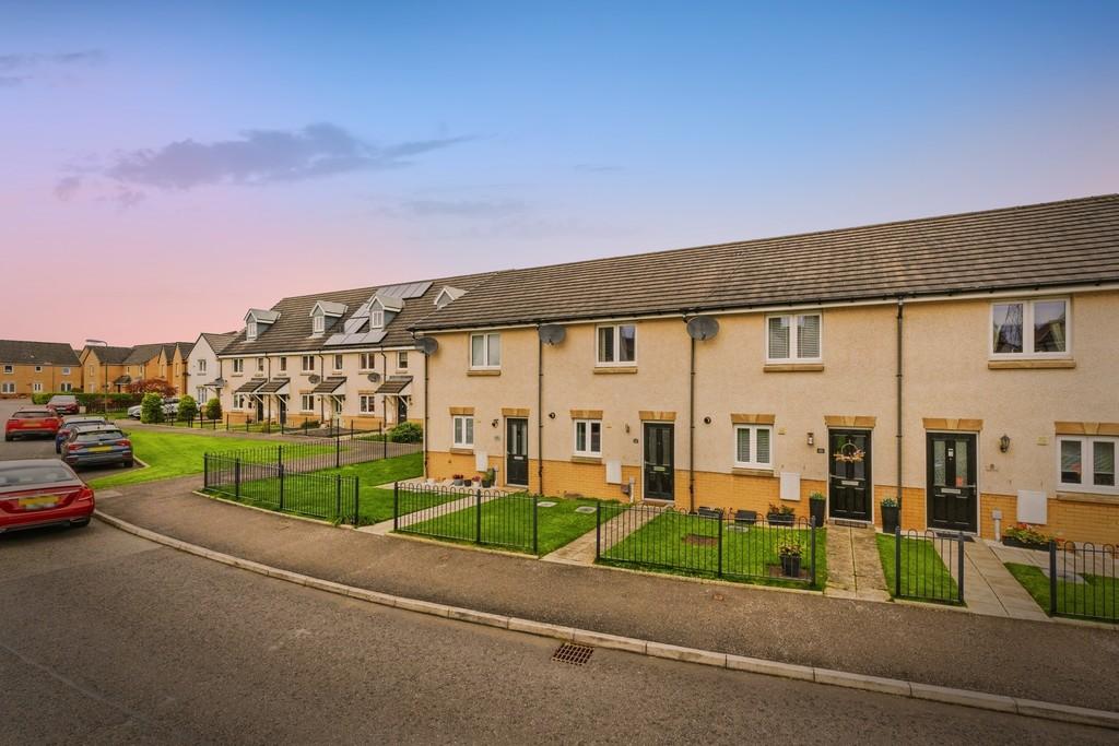 Russell Place, West Lothian EH48 2 bed terraced house - £184,500