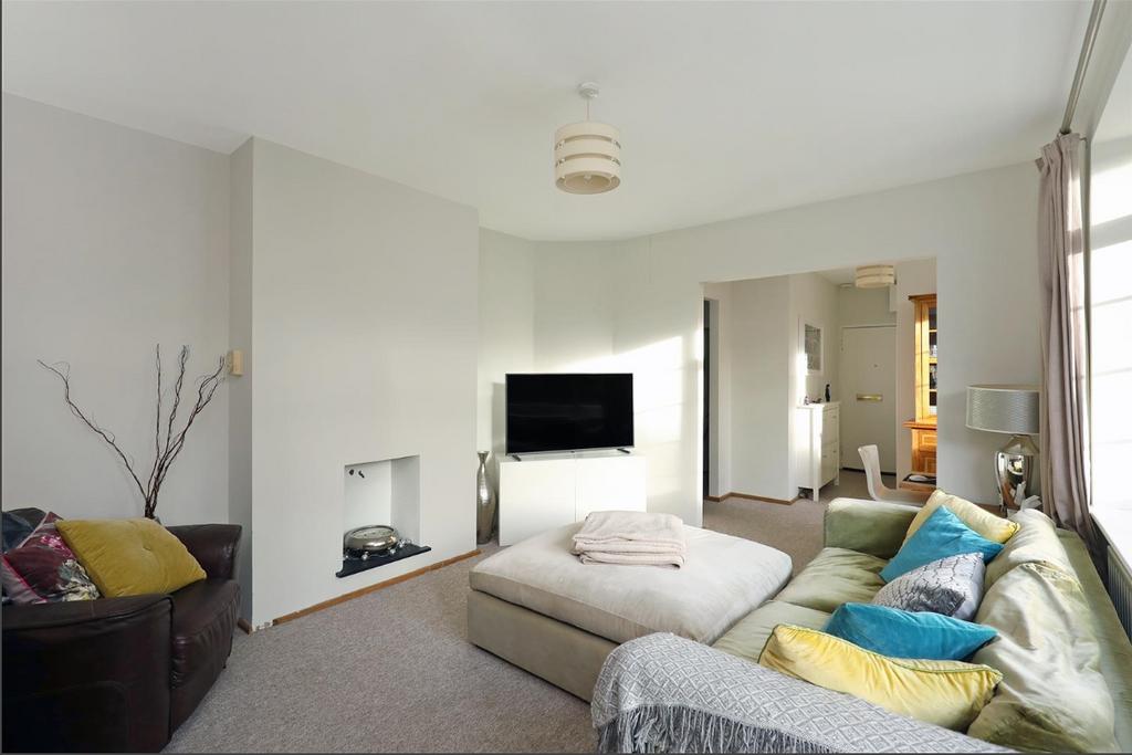 Chivelston, Wimbledon Park Side... 3 bed flat - £2,500 pcm (£577 pw)