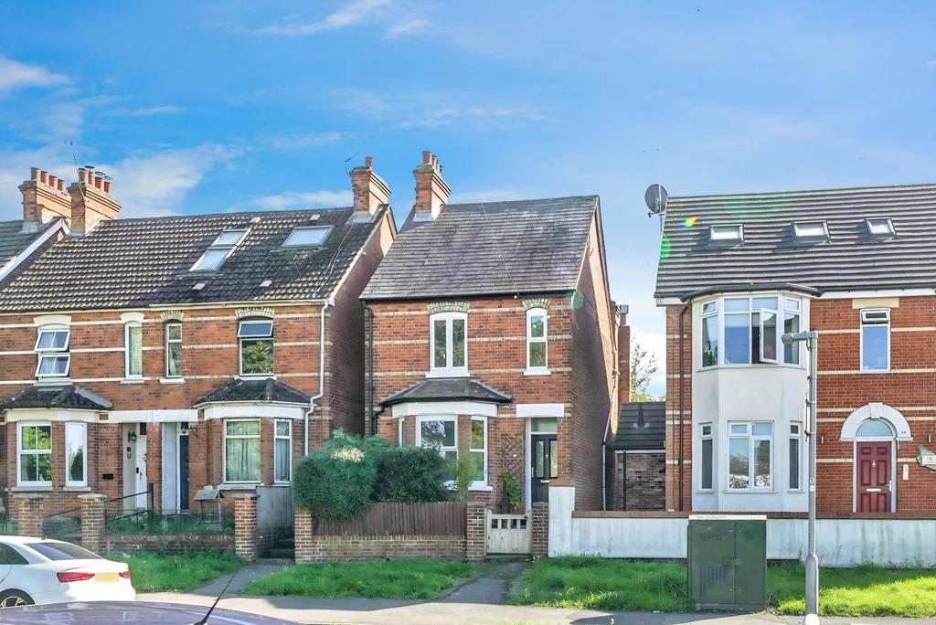 Worting Road, Basingstoke, Hampshire 3 bed detached house - £435,000