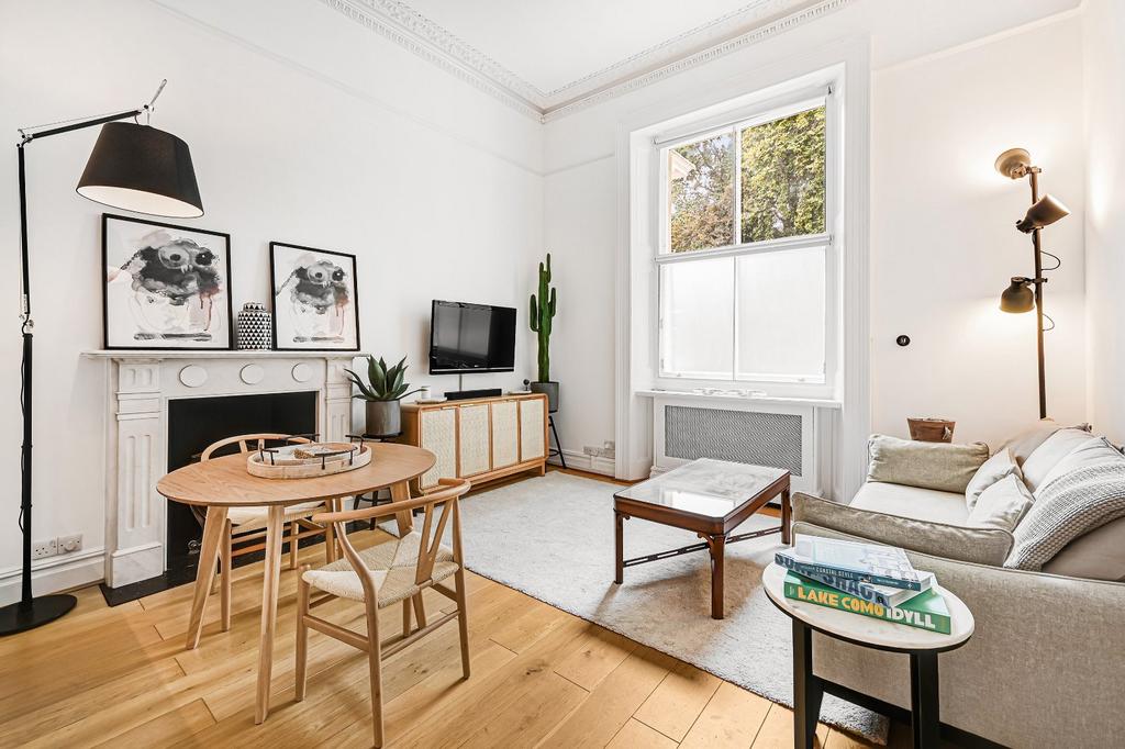 Warwick Square, London, SW1V 2 bed flat - £3,750 pcm (£865 pw)