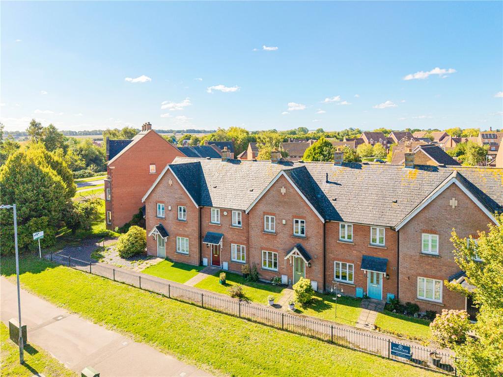 Massey Road, Devizes, SN10 3 bed terraced house for sale - £280,000