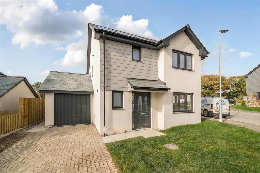 Highfield Park, Bodmin PL31 3 bed detached house - £335,000