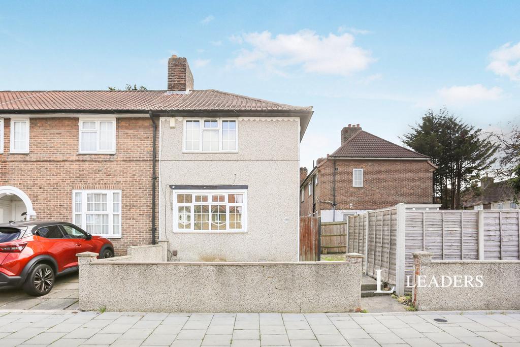 Reigate Road, BR1 3 bed terraced house - £2,150 pcm (£496 pw)