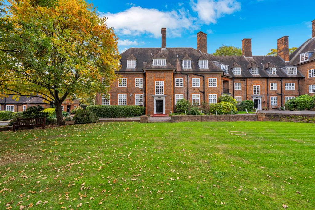 Heathcroft, London NW11 2 bed apartment - £425,000