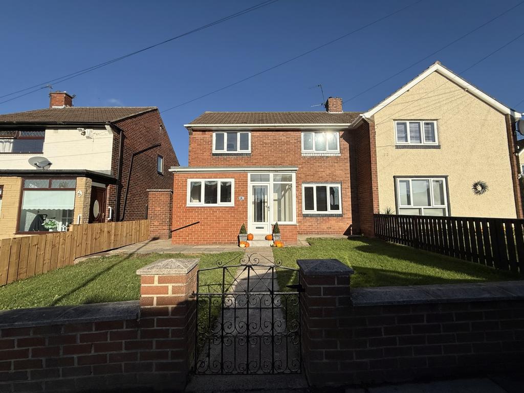 Angus Square, Sunderland, SR3 3 bed semi-detached house - £155,000