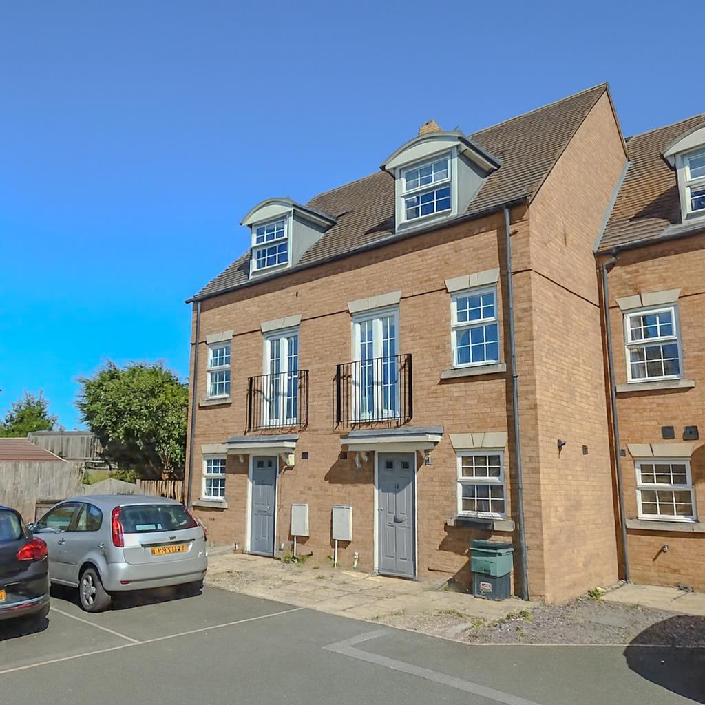 Swinton Close, York, YO30 5NB 3 bed townhouse - £1,500 pcm (£346 pw)