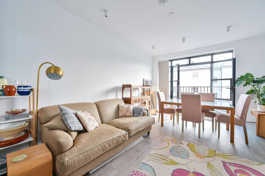 Wates Yard, Streatham Park, London, SW16 1 bed flat - £1,850 pcm (£427 pw)