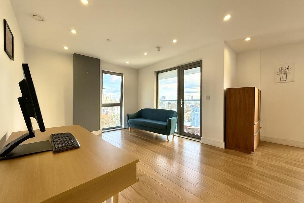 16 Christian Street, London E1 2 bed flat - £2,600 pcm (£600 pw)