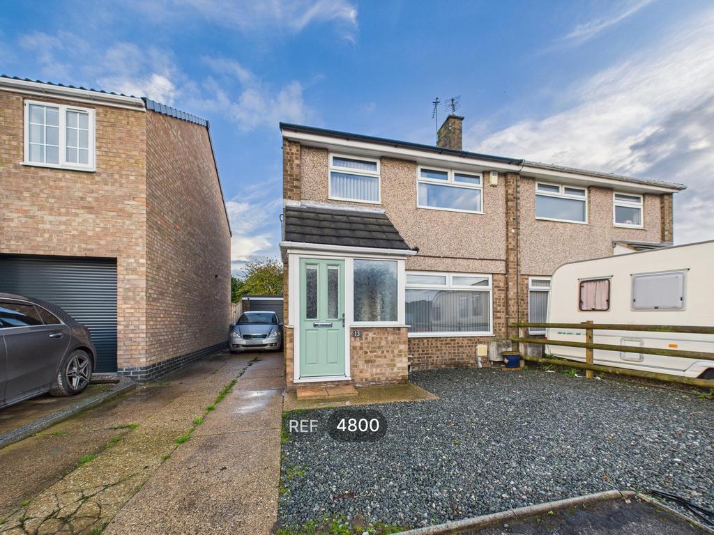 Churchill Avenue, Hull, HU12 9HF 3 bed semi-detached house - £750 pcm ...