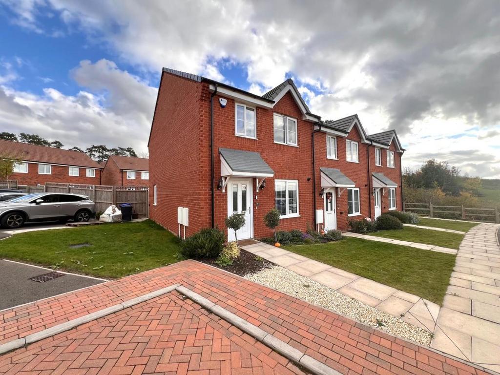 Eydon Close, St. Crispin, Northampton... 3 bed end of terrace house - £ ...
