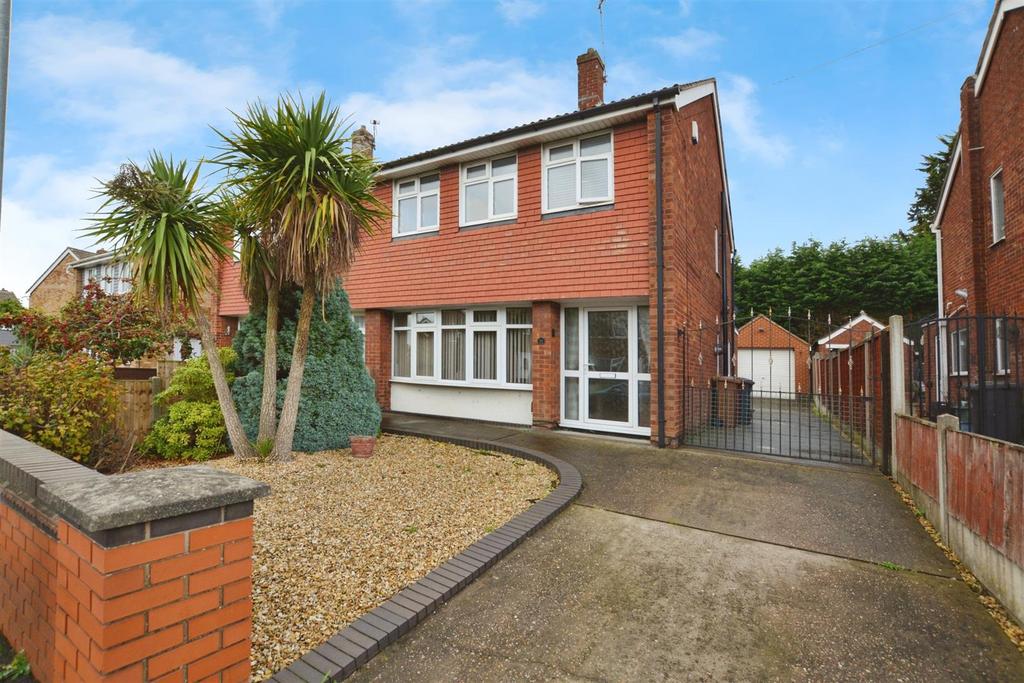 Birchwood Road, Scunthorpe 3 bed semi-detached house - £185,000
