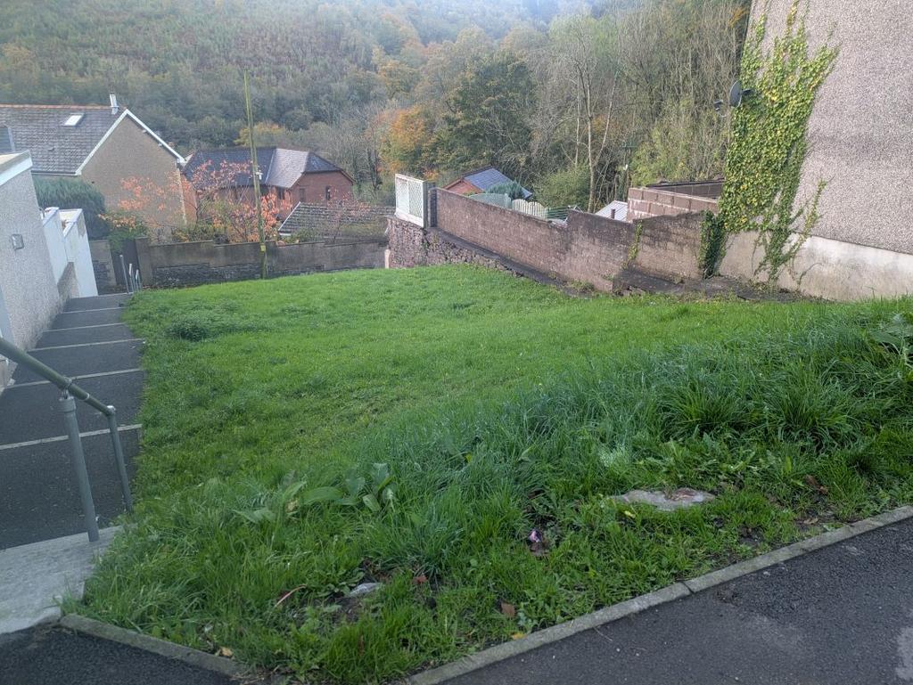 92 Land at Wattsville, Cross Keys... Land - £5,000