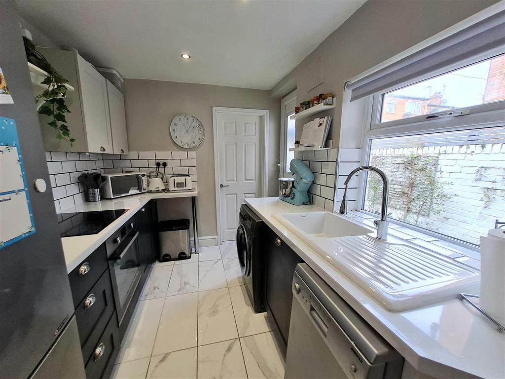 Clifford Street, Chester Le Street 2 bed terraced house - £650 pcm (£ ...