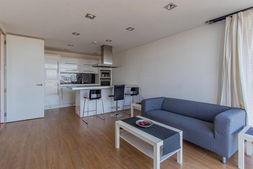 Altolusso, Cardiff CF10 1 bed apartment - £1,200 pcm (£277 pw)