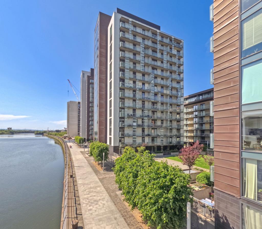 Meadowside Quay Walk, Flat 1/3... 1 bed flat - £139,000