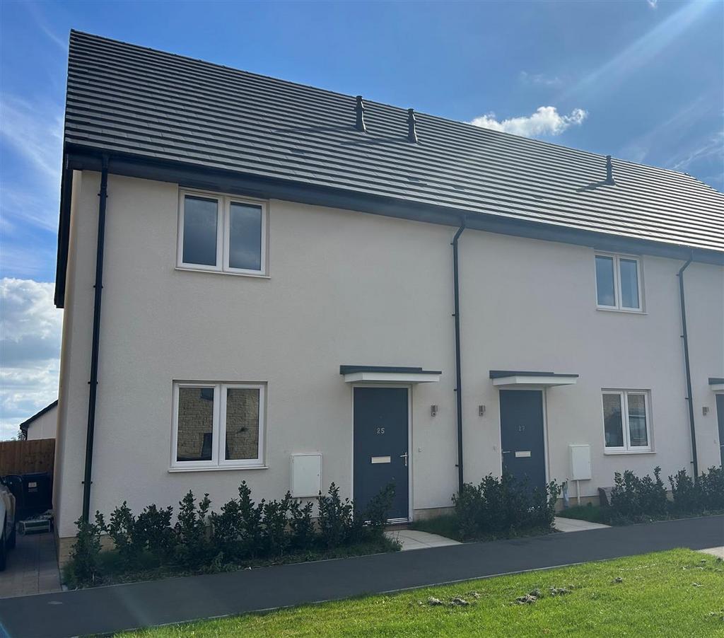 Wiltshire Drive, Chippenham SN15 3 bed end of terrace house - £140,000