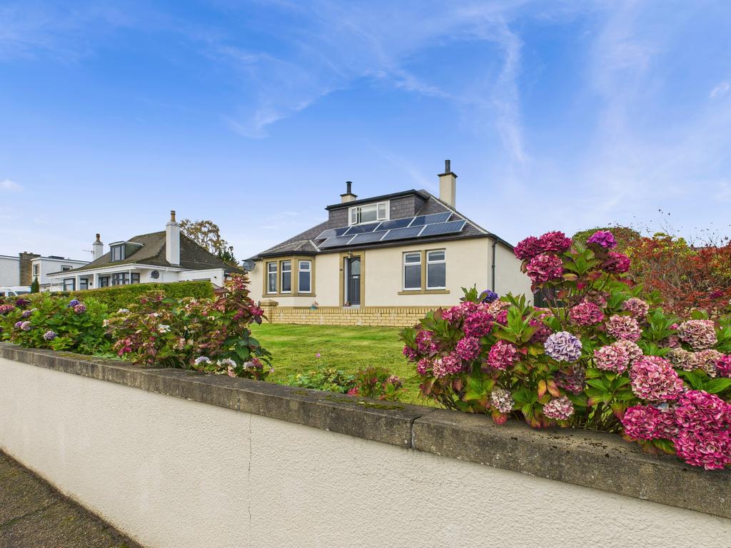 Hamilton Drive, Elgin, Moray 4 bed detached house - £360,000