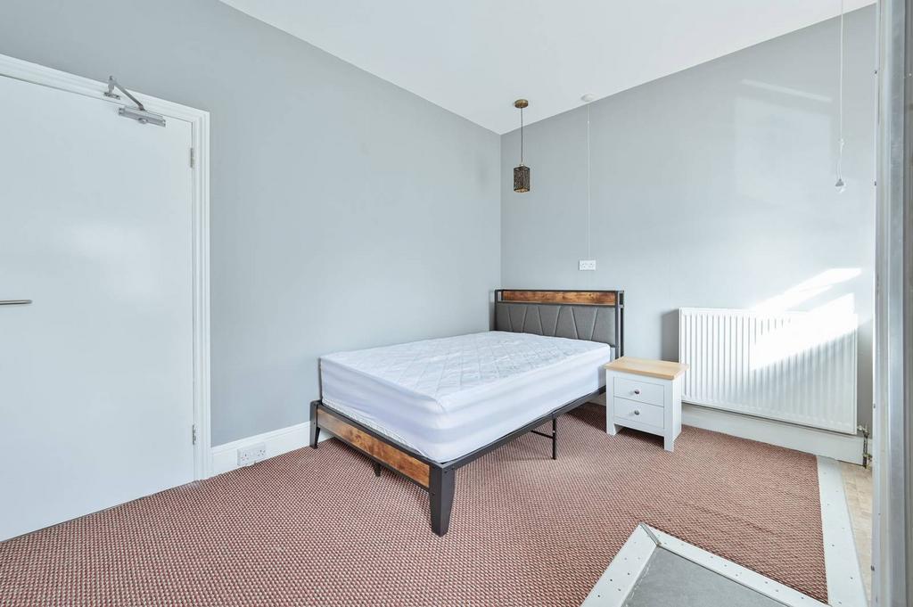 Bushey, Bushey, WD23 Studio - £980 pcm (£226 pw)