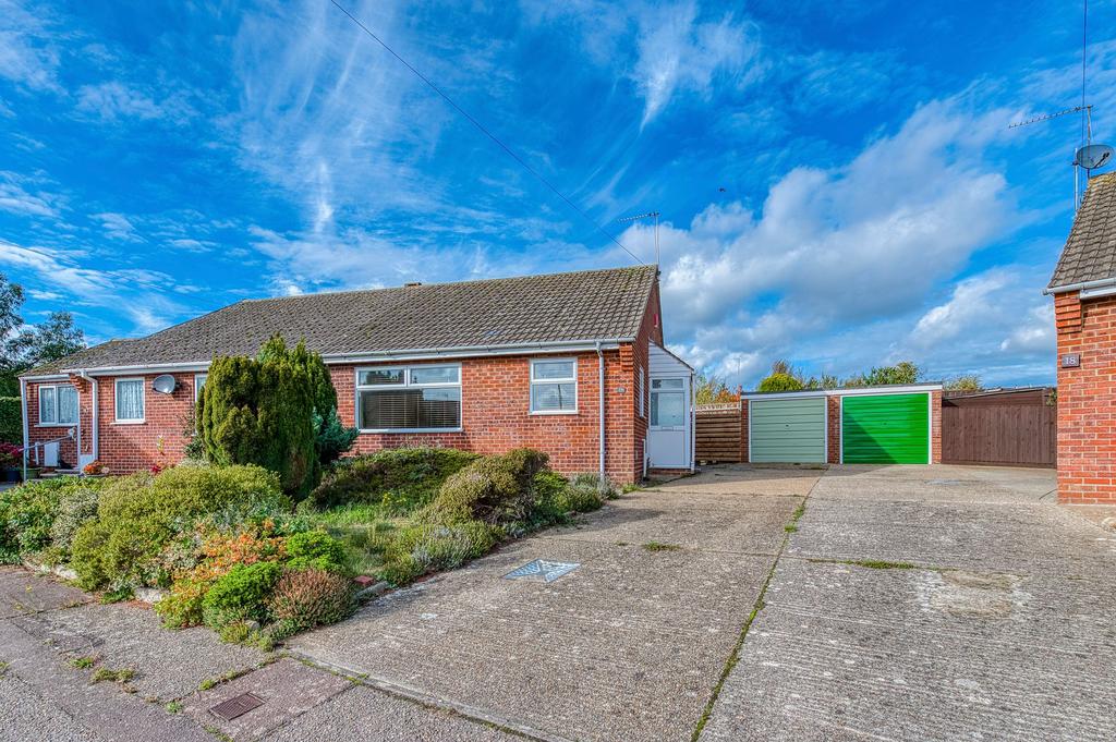 Hampton Close, Caister-On-Sea 2 bed semi-detached bungalow for sale - £ ...