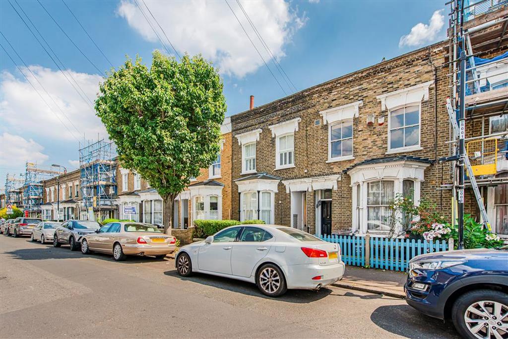 Billington Road, London SE14 2 bed flat - £2,000 pcm (£462 pw)