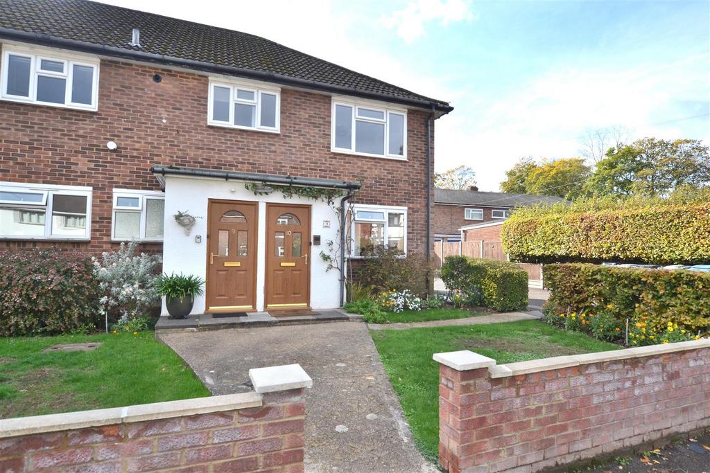 Meadow Court, Fleet GU51 2 bed apartment - £250,000