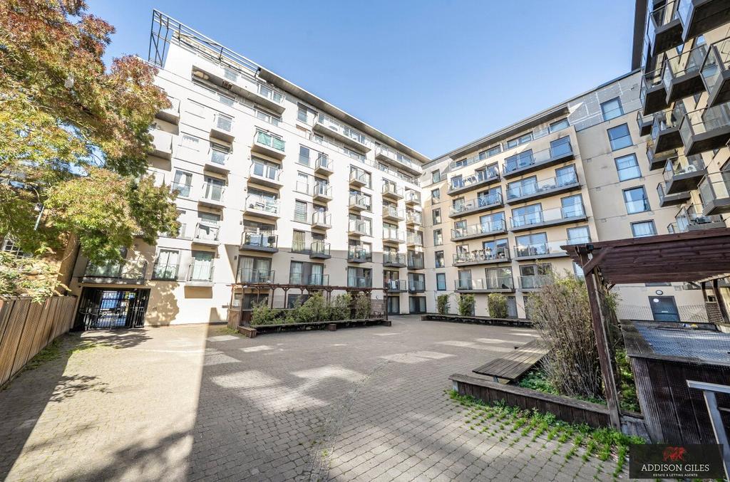 High Street, Slough, Berkshire, SL1 1 bed apartment - £1,250 pcm (£288 pw)