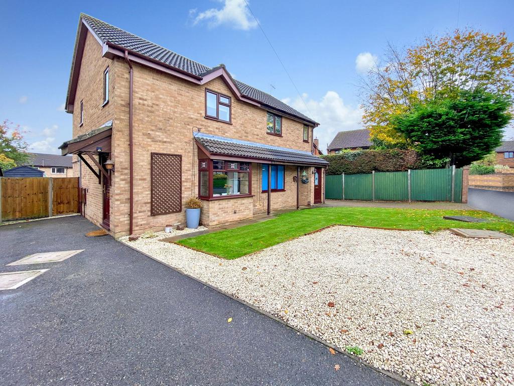Hazelwood Drive, Grantham NG31 3 bed semi-detached house for sale - £ ...