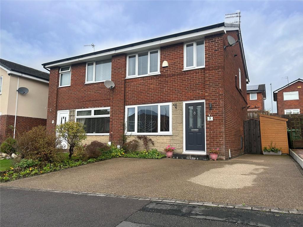 Amberwood, Firwood Park, Chadderton... 3 bed semi-detached house - £260,000