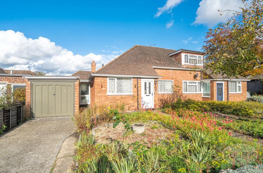 Newfield Road, Ash Vale GU12 2 bed bungalow for sale - £425,000