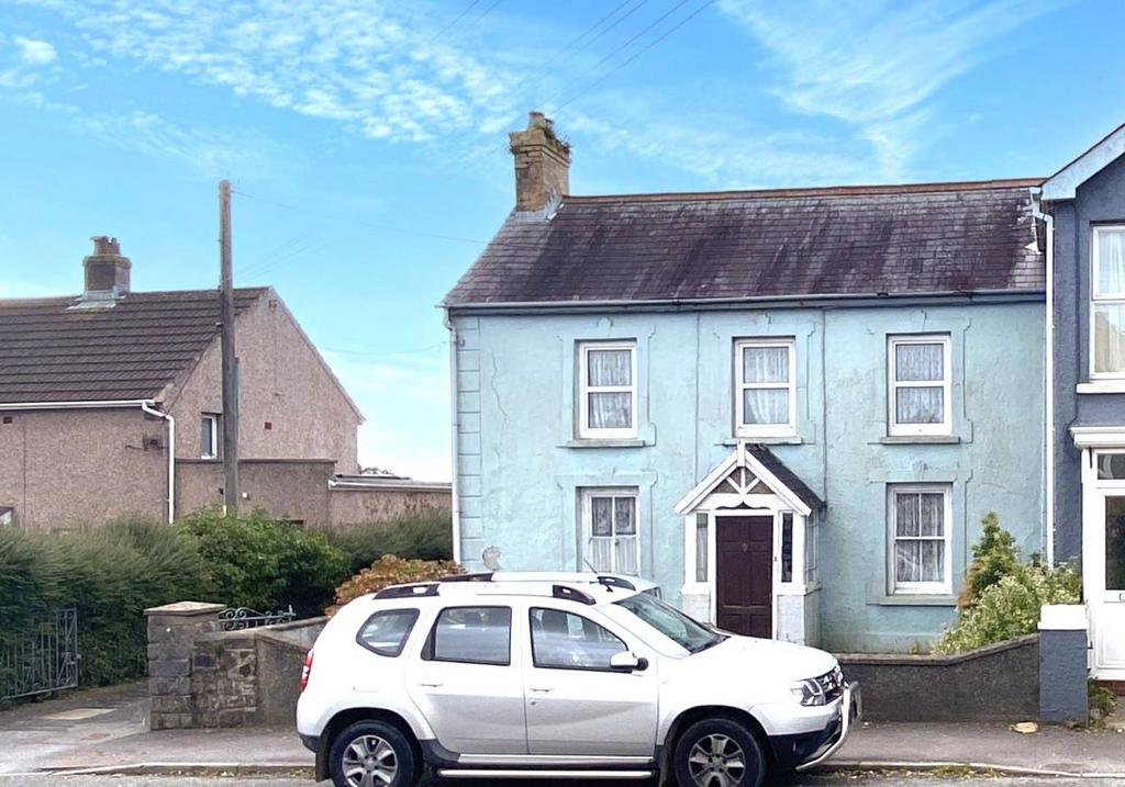 Plasmarl, Clynderwen, Dyfed, SA66 7NE 4 bed semi-detached house - £70,000